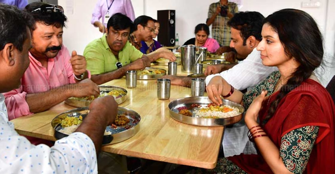 Jayaram is a fan of delicious food at Anjappam eatery | Jayaram | Food ...