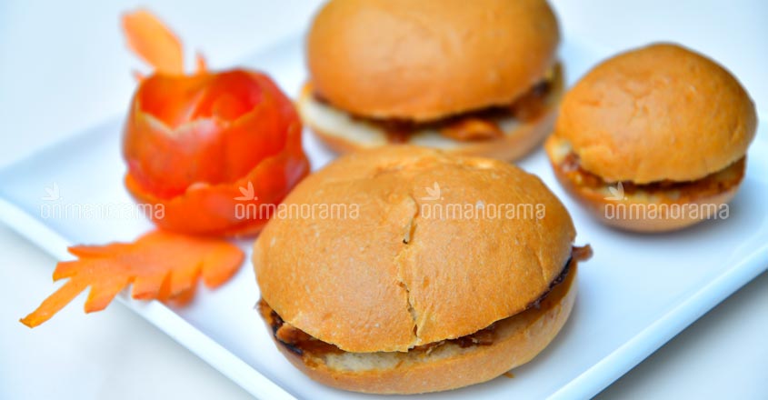 Barbecue chicken sliders | Slider | Chicken slider | Brioche bun | Mini ...