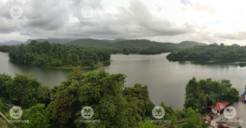 Three dead after fibre boat capsizes in Peechi Dam reservoir | Manorama ...