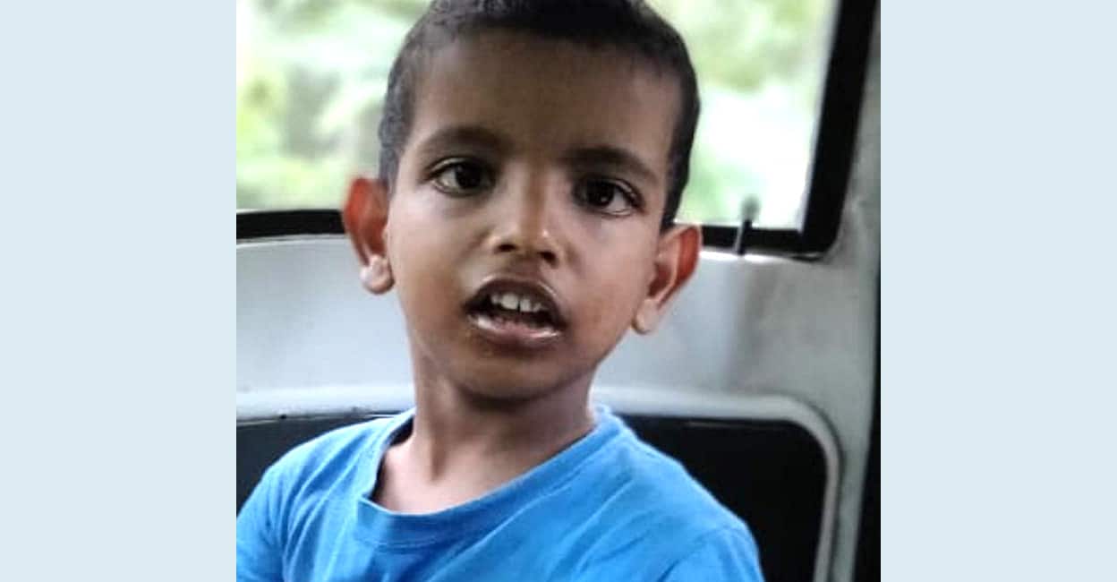 Minor boy dies after neck gets caught in vehicle window | Kerala News ...
