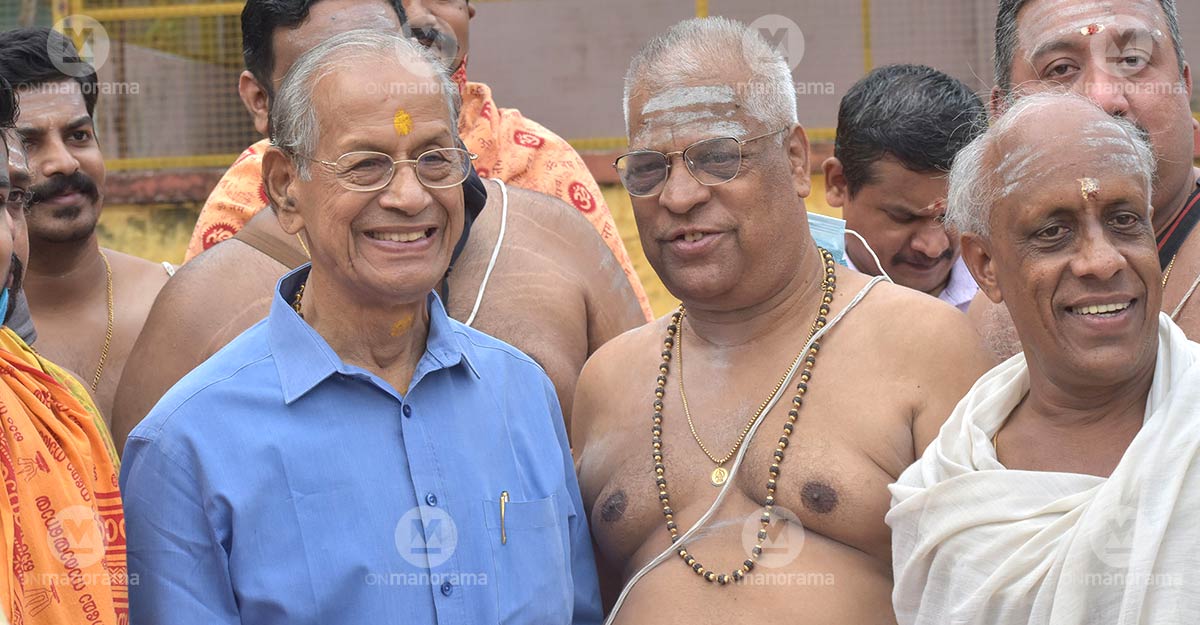 Ground Report: Shafi may feast on Sreedharan's beef & 'love jihad ...