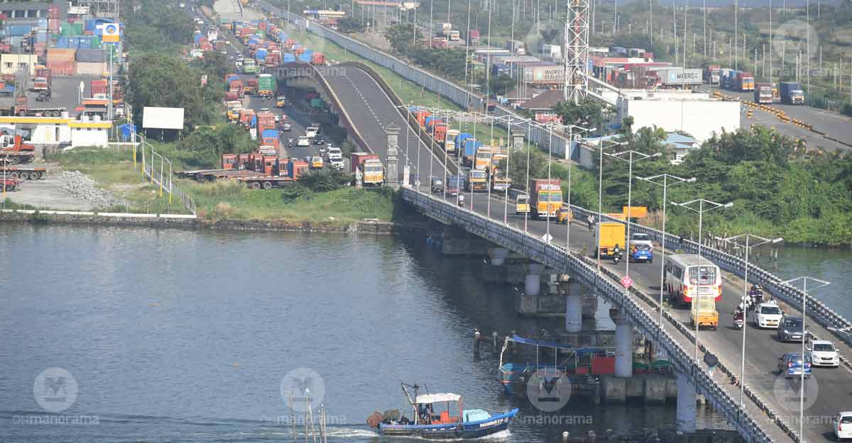 Two suicides, one unidentified body keep police busy at Goshree Bridge ...
