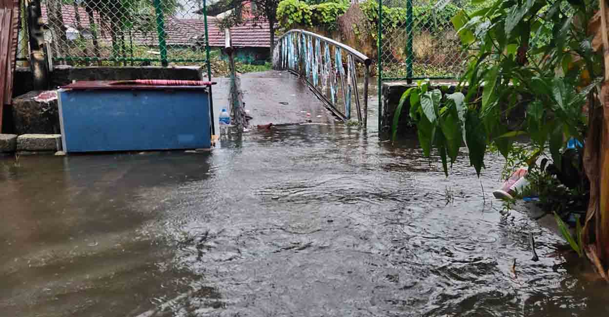 Kerala rains | Waterlogging throws life out of gear in Kochi, Orange ...