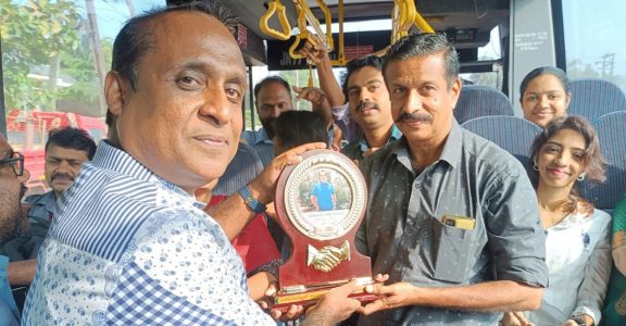 Passengers give beloved KSRTC driver a rousing send-off