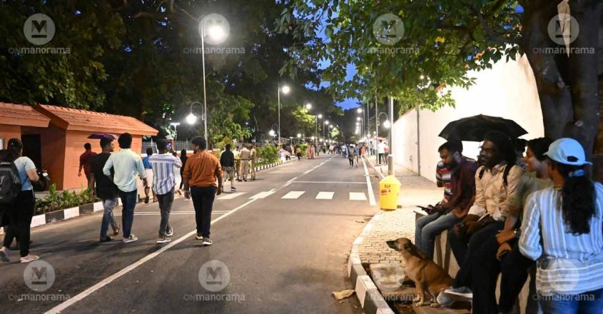 Clashes erupt at TVM's Manaveeyam Veedhi again, woman injured ...