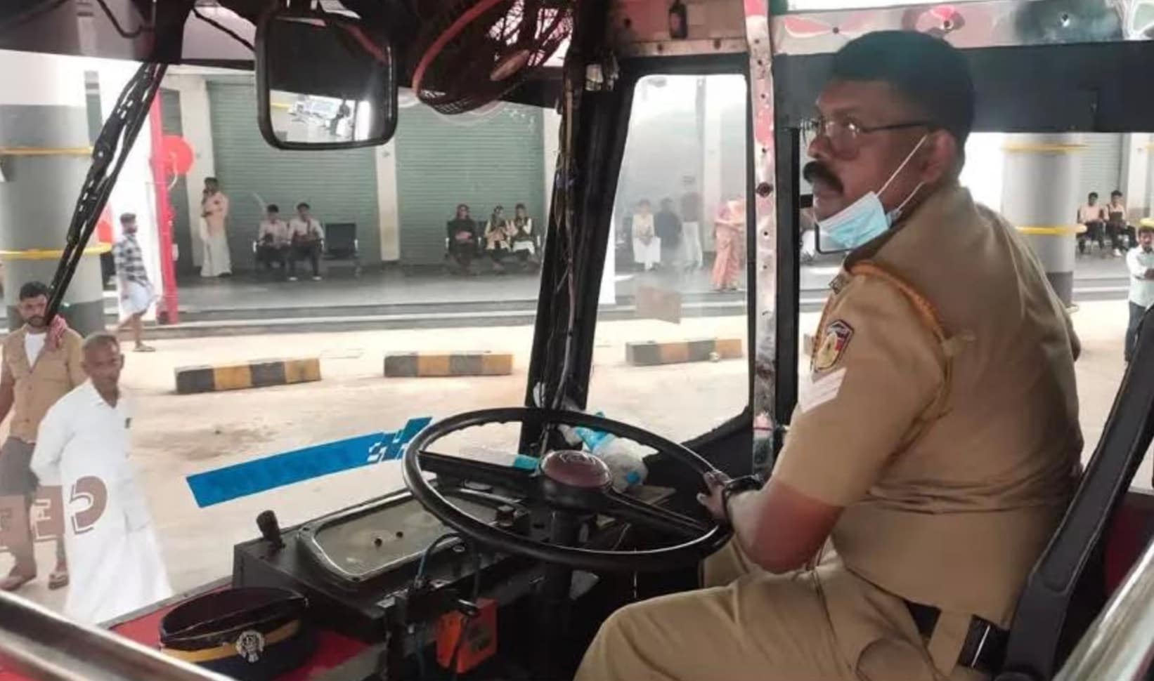 Cops turn private bus drivers as workers go on strike in Malappuram ...