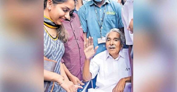 Oommen Chandy's condition stable, started immunotherapy: Hospital ...