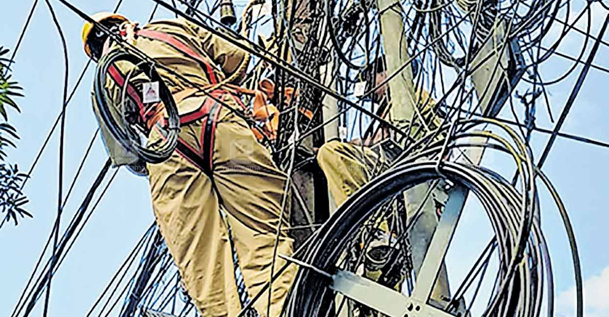Remove all low-hanging cables immediately, HC tells Kochi Corp | Kerala ...