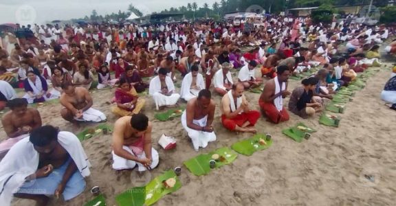 Devotees throng temples across Kerala for 'bali tharpanam' on Karkidakam 1