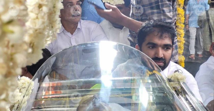 Puthuppally bypoll: Chandy Oommen favourite for UDF seat as Achu says ...