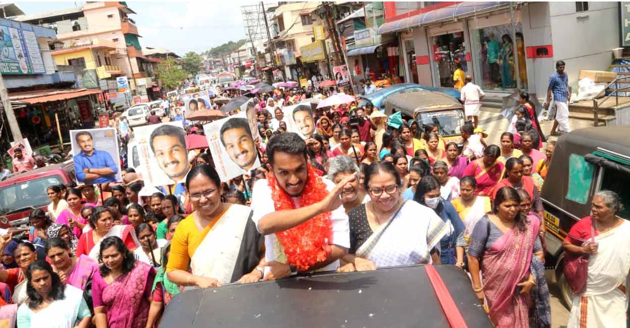 After Pinarayi visit, CPM to hoist Puthuppally campaign to next level