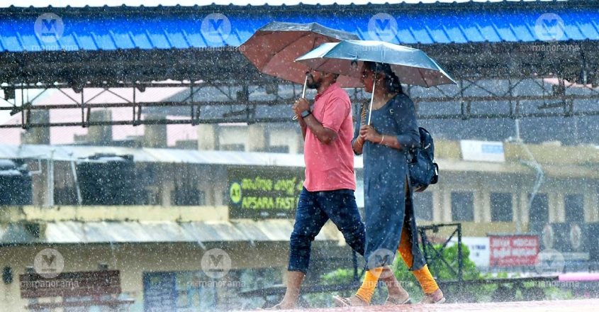 Heavy rain batters Kerala; Orange alert in 7 districts including TVM, Ernakulam | Onmanorama