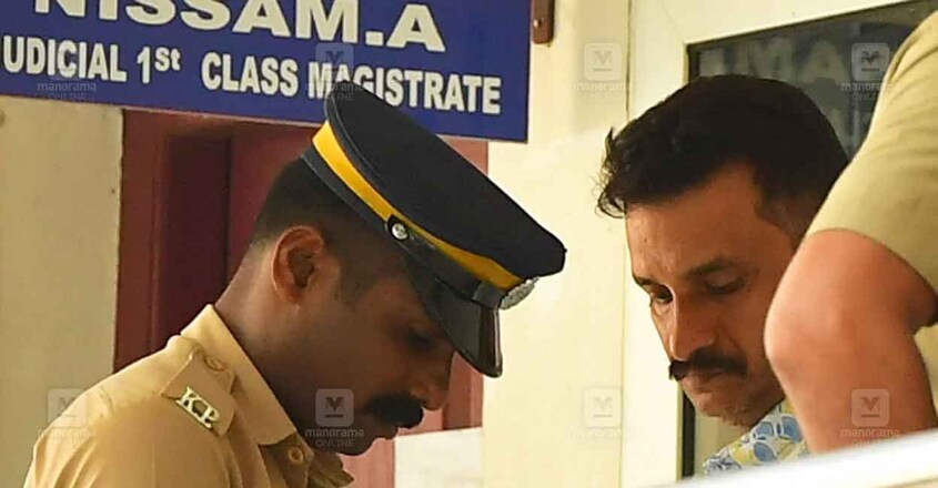 Ettumanoor suicide: Husband told Shyni to 'go and die', reveals mother ...