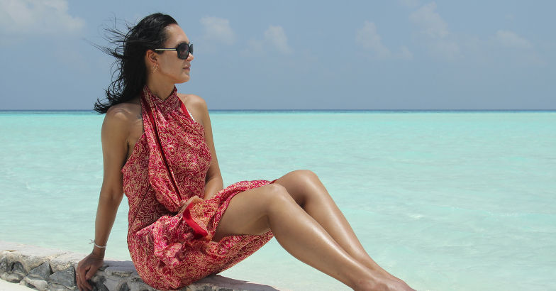Nail your beach holiday look with right accessories