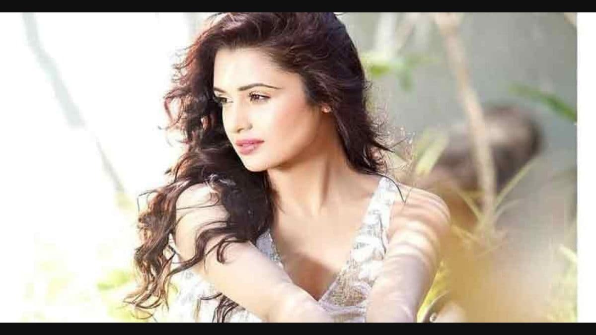 Yuvika Chaudhary In Om Shanti Om Actress Gossip