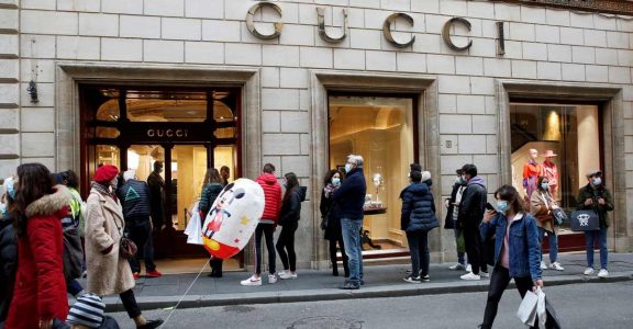 Fashion goods companies turn to social media to promote business ...