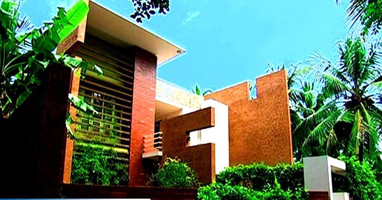 There are surprises aplenty in this two-faced house | Video