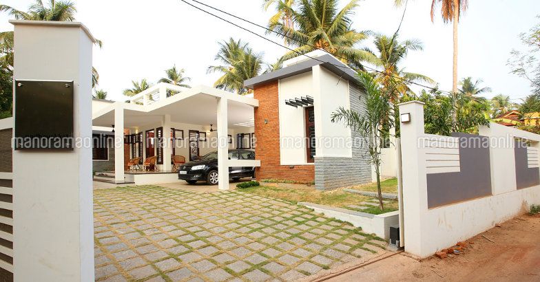 This perhaps is the most stylish single-storeyed house in Calicut ...