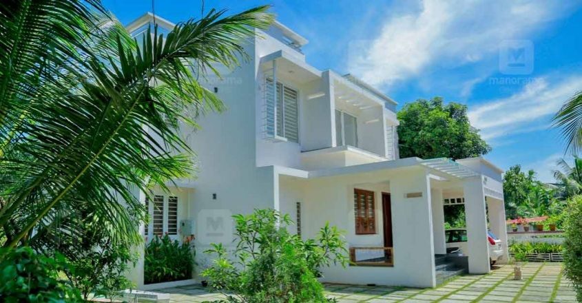 Designer’s white-themed house in Thalassery is classy and space ...