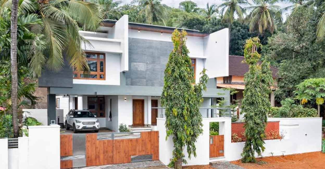 This Perinthalmanna house is designed to suit unpredictable weather of ...