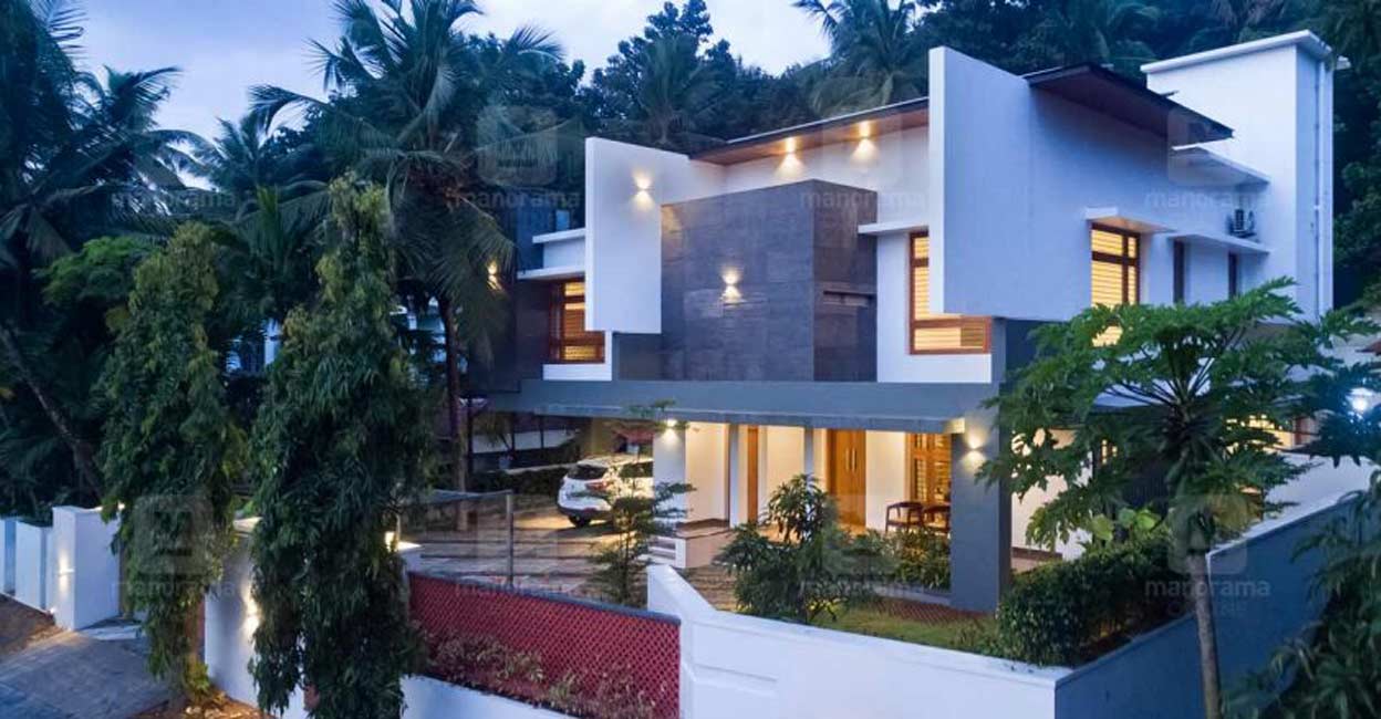 This Perinthalmanna house is designed to suit unpredictable weather of ...