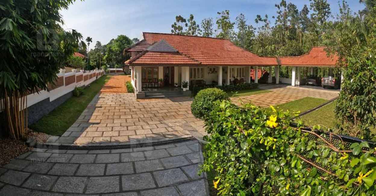 A house in Puthupally gets modern makeover without losing traditional ...