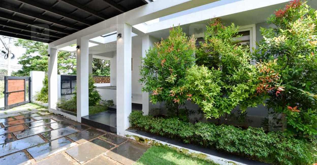 Viyyur house in small plot wins hearts with elegant designs | Lifestyle ...