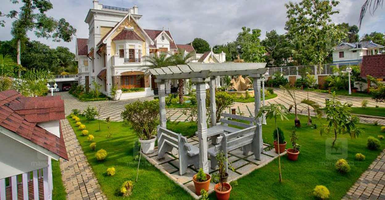 Magical colonial-style mansion in Thiruvalla exudes regal splendour ...