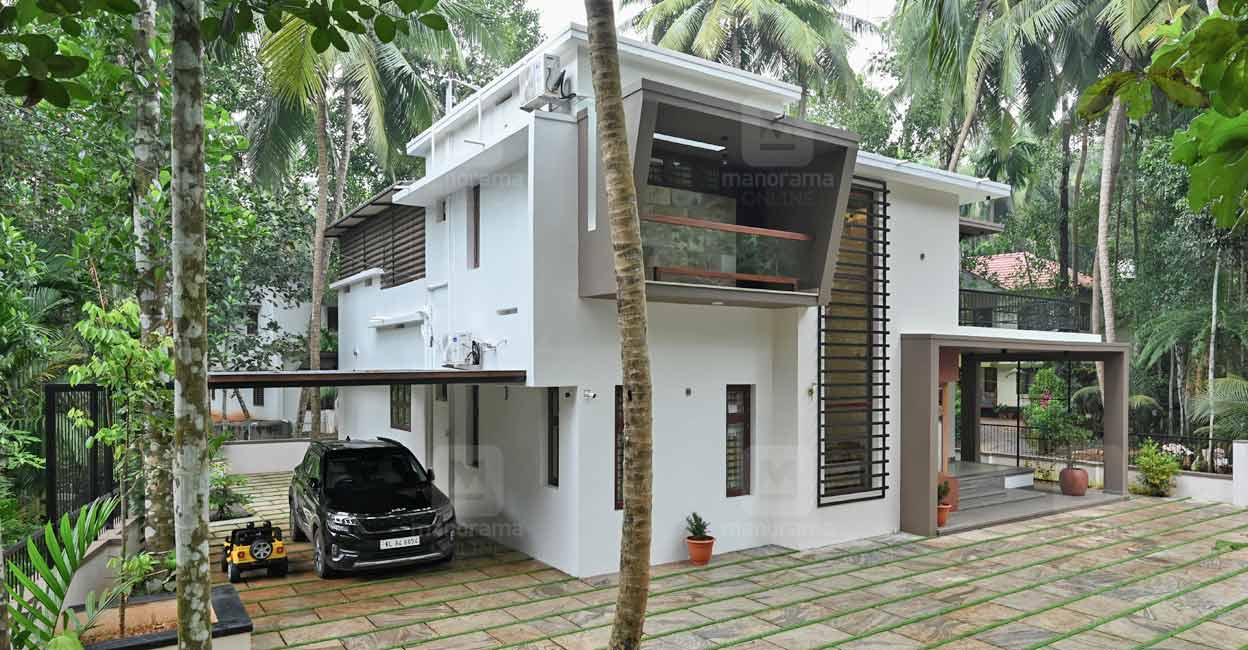 This contemporary Pulikkal house is replete with modern amenities ...