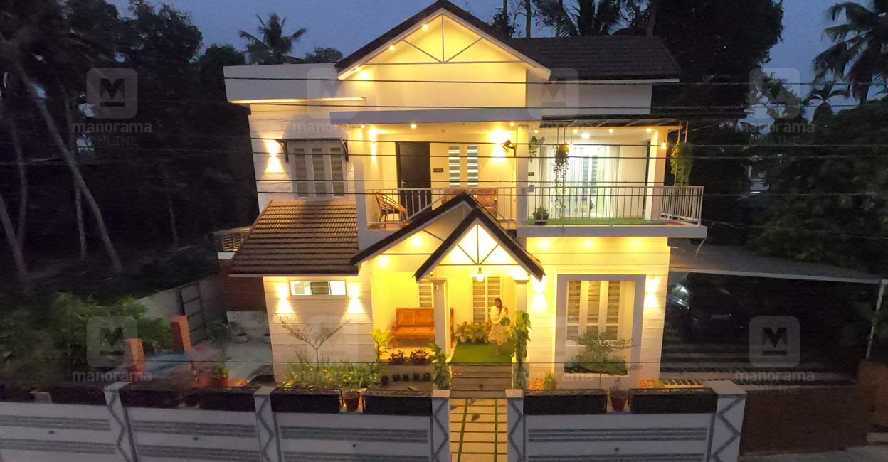Built in just 6 cents, this Kayamkulam house charms with spacious ...