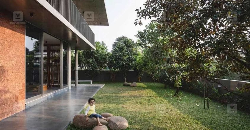 With extraordinary design, this contemporary Taliparamba house is a ...