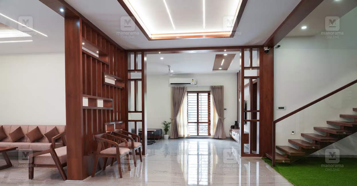 This colonial mansion in Kanjirappally dons multiple looks from different sides