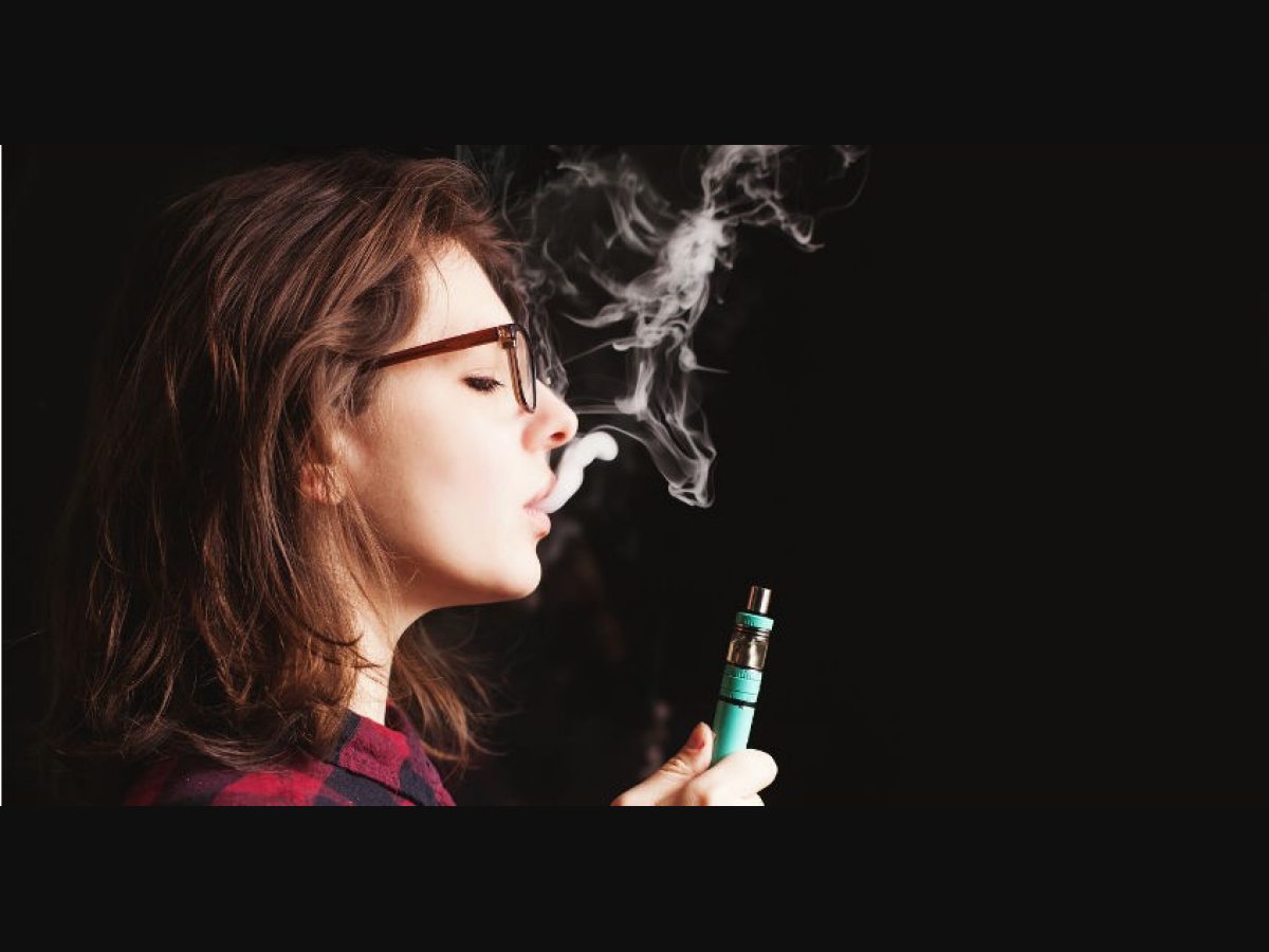 E vapour flavours bait cigar smokers to switch cigar e vapor smoking flavored e cigars e vapors