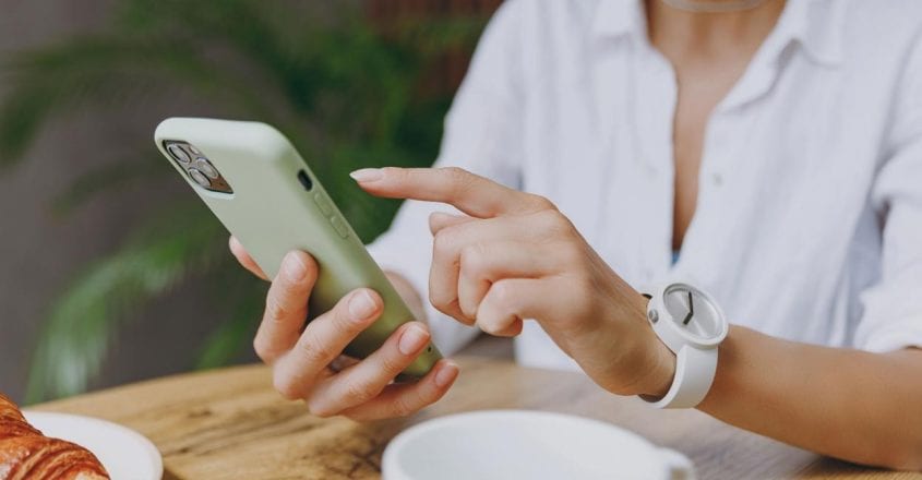 Binge-watching reels? Here's how it can affect your mental health ...