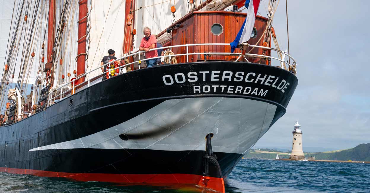 Retracing Darwin's expedition: Global conservation mission sets sail ...