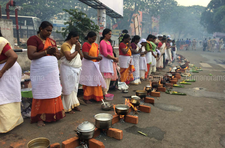 The iconic 'Pongala' festival begins at Attukal Temple | Travel News ...