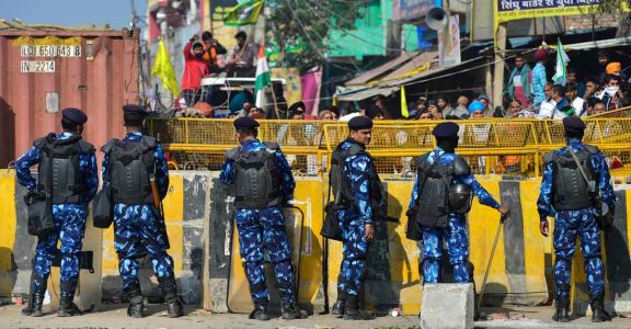 Farmers keep vigil at Singhu protest site, say no trust in police post ...