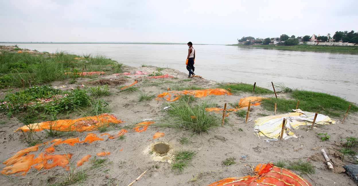 Swelling Ganges opens up Uttar Pradesh's riverside graves