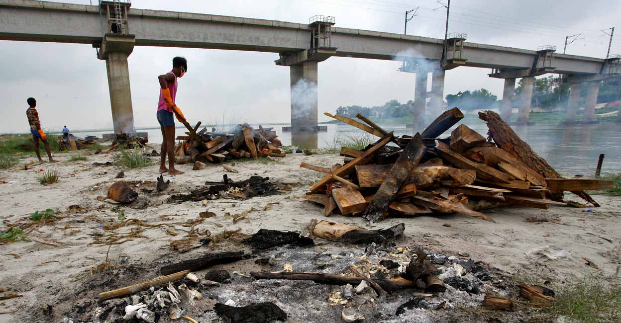 Swelling Ganges opens up Uttar Pradesh's riverside graves