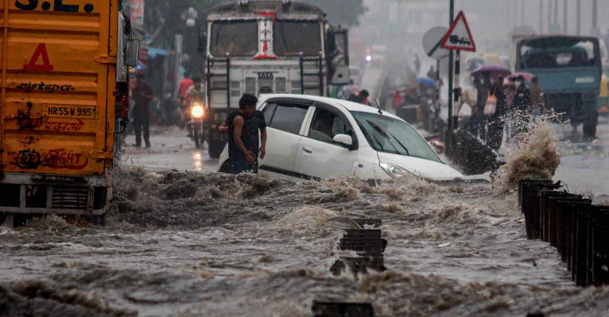 Heavy rains lash the capital causing massive waterlogging | India News ...
