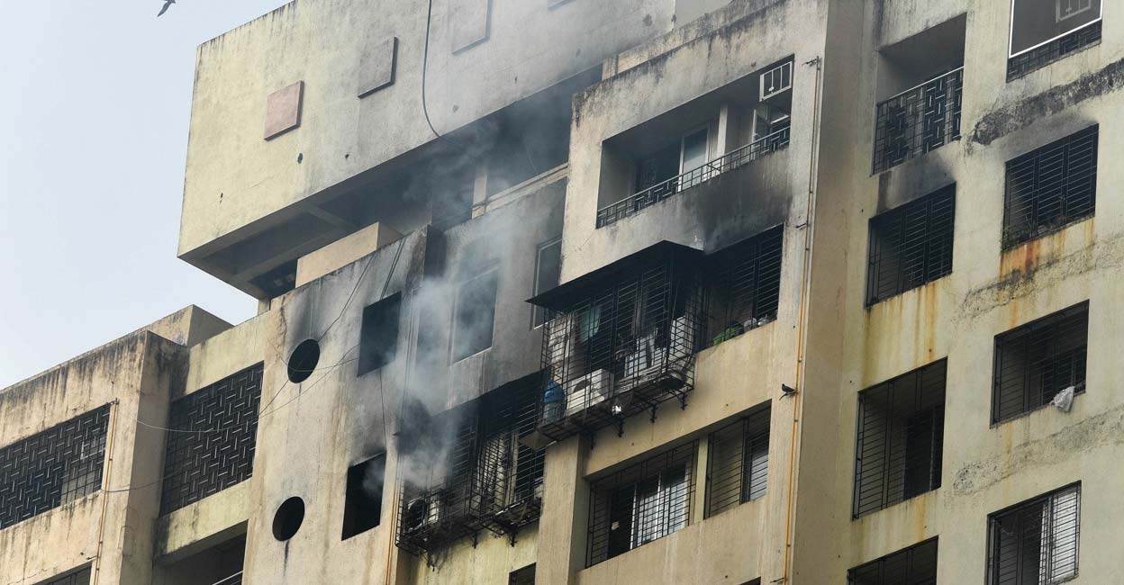 7 dead, 16 injured in massive fire in central Mumbai high-rise | India ...