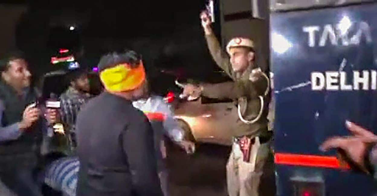 Mehrauli murder: Police van carrying Aaftab Poonawala attacked, 2 arrested