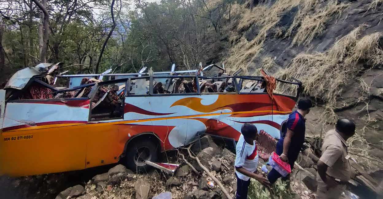 Bus falls into gorge on old Mumbai-Pune highway; 12 dead, 27 injured