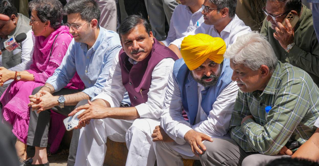 Kejriwal questioning: AAP stages protest across Delhi, several ...