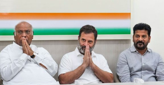 35 Bharat Rashtra Samithi leaders, including former MP, join Congress | Manorama English