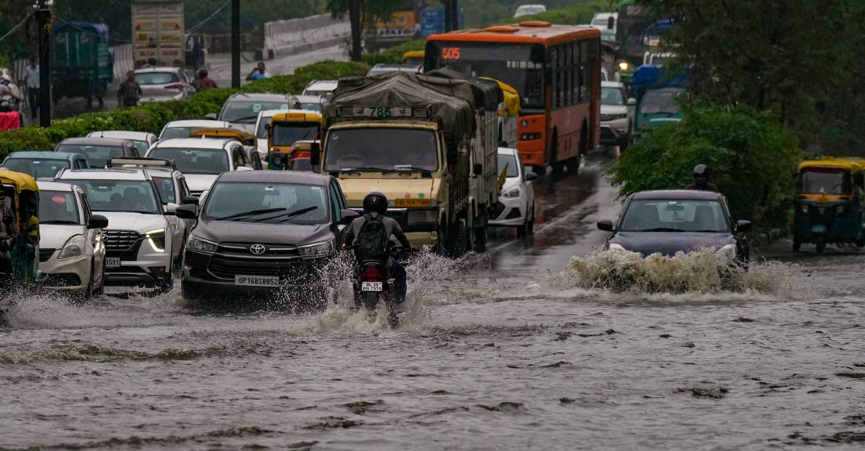 Delhi records one death in rain fury, 15 houses collapse, waterlogged roads hit traffic | Onmanorama