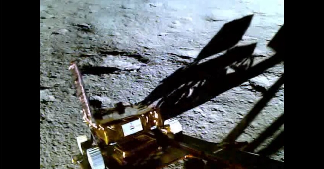 ISRO releases video of Chandrayaan-3's rover rolling down to the lunar ...