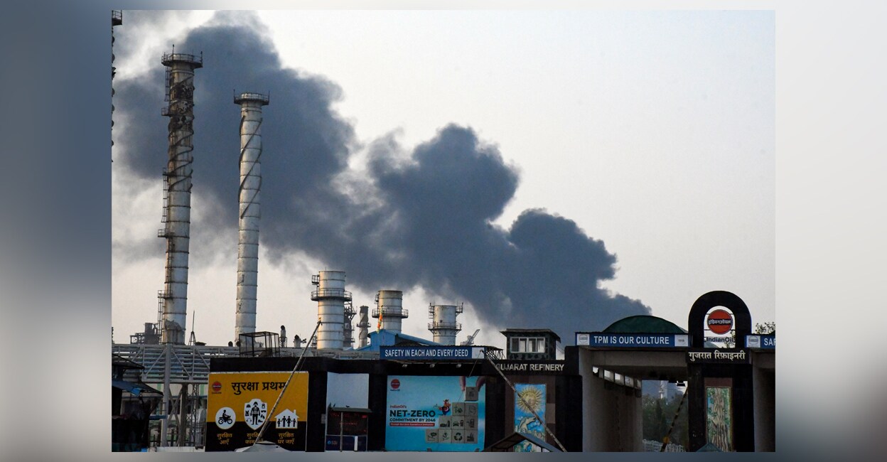 Gujarat IOCL refinery fire: 2 dead, one injured | India News | Onmanorama