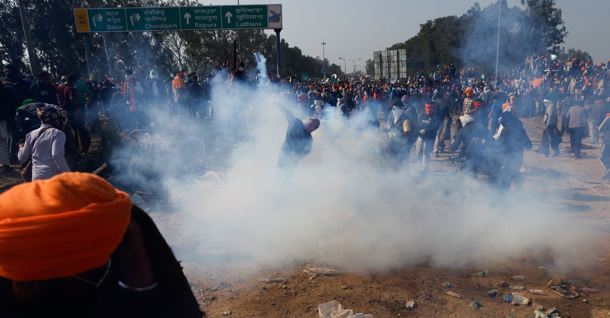 Delhi Chalo: Security forces fire tear gas at protesting farmers for ...