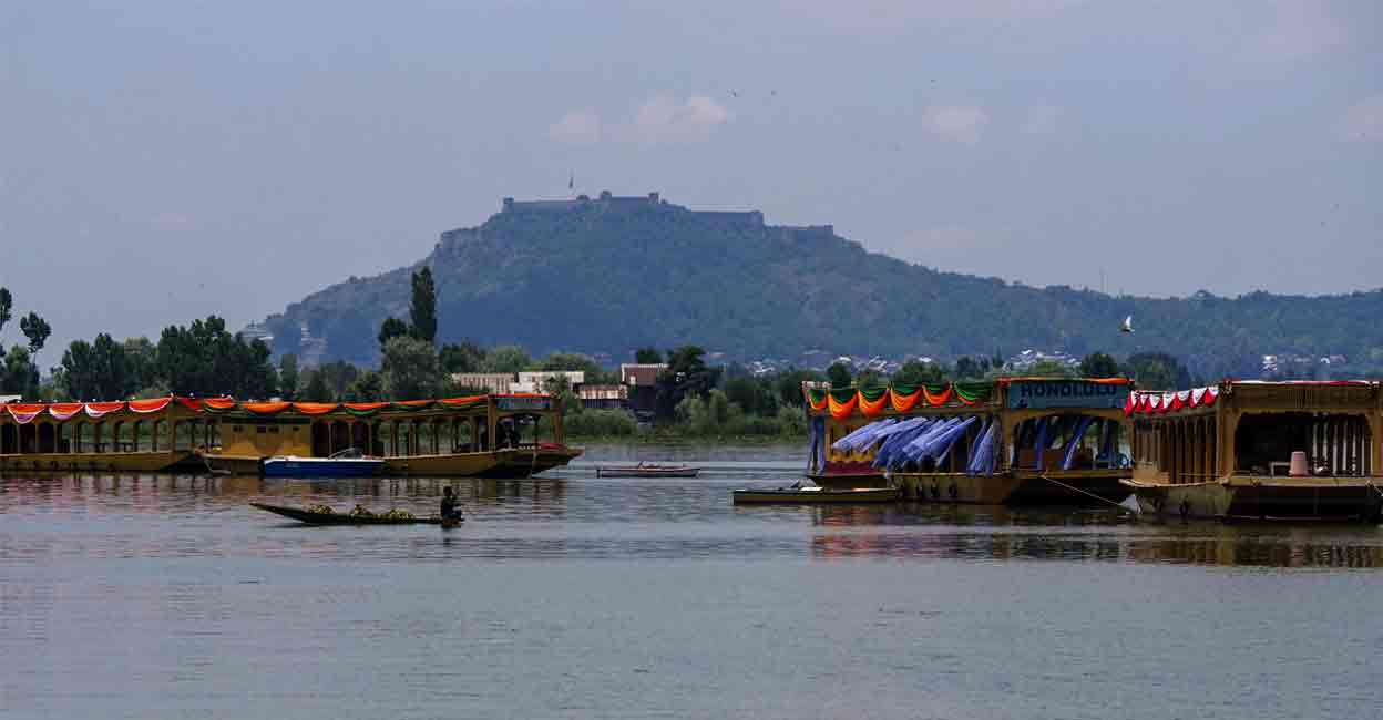 Rain disrupts PM Modi's International Yoga Day open-air event at Srinagar's Dal Lake | Yoga Day ...